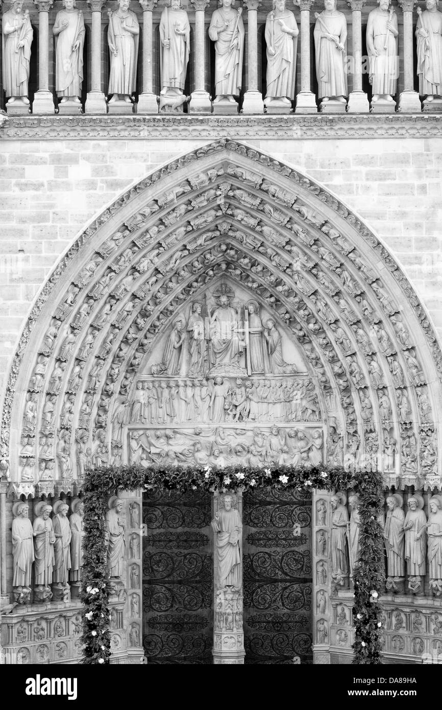 Detail cathedral notre dame Black and White Stock Photos & Images - Alamy