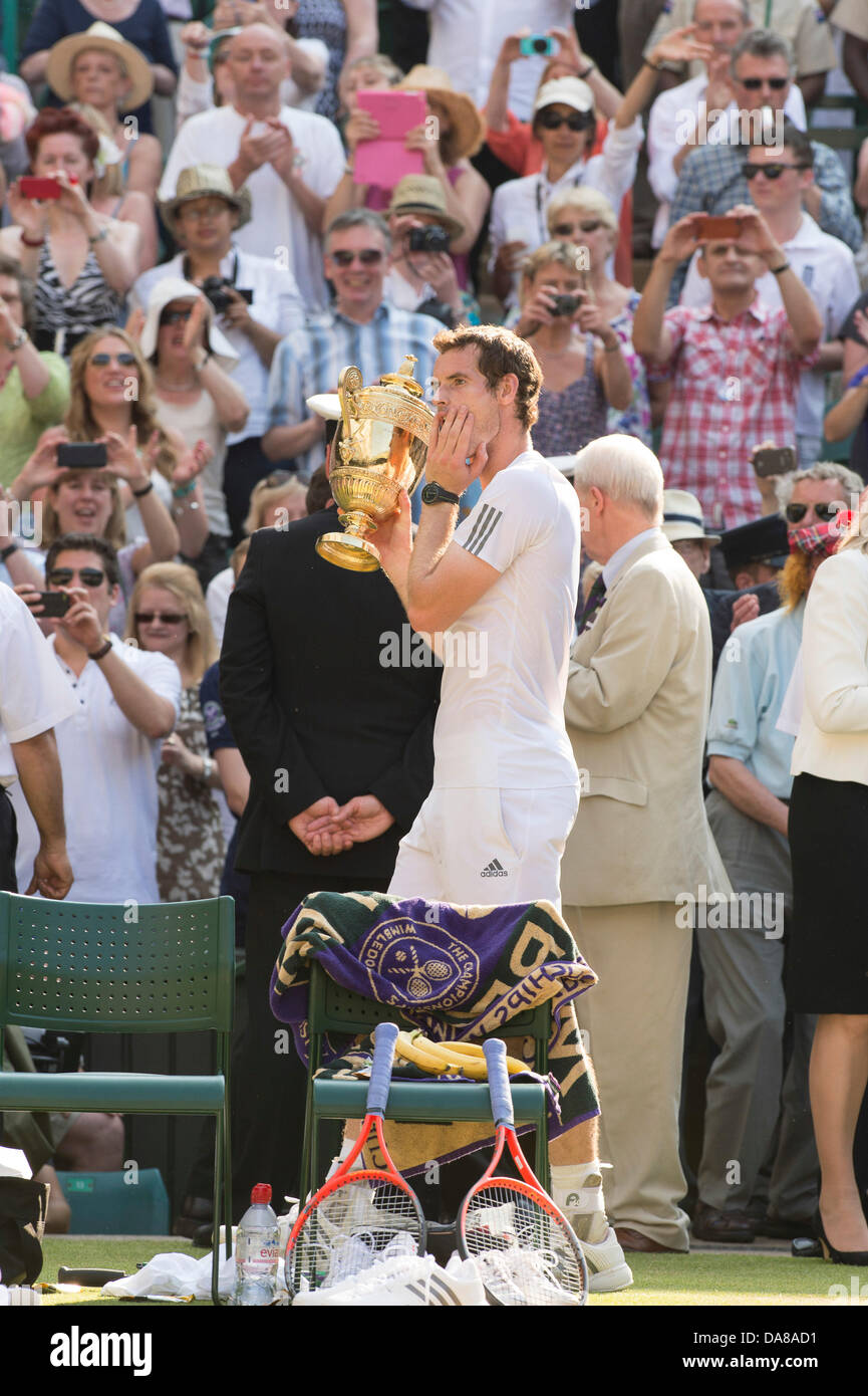 Andy murray and wimbledon trophy hi-res stock photography and images ...