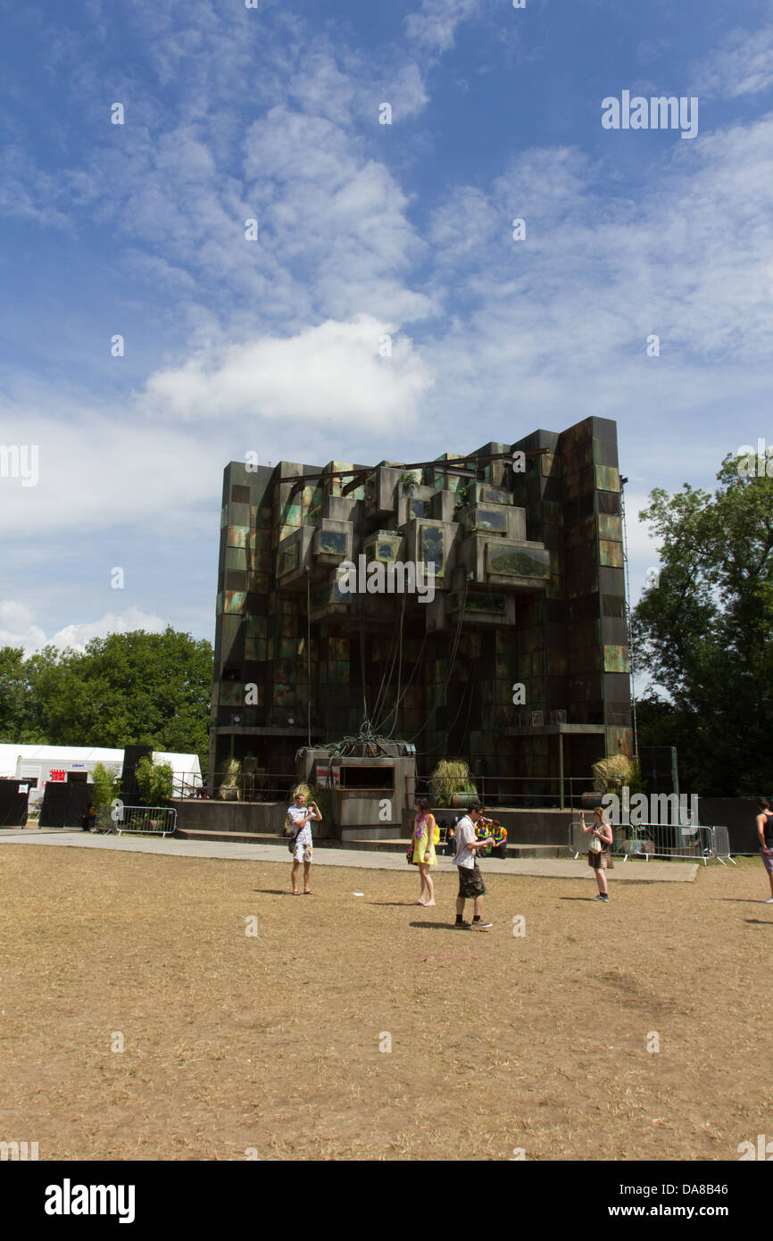 GENOSYS art installation in Block9 arena at the Glastonbury Festival ...