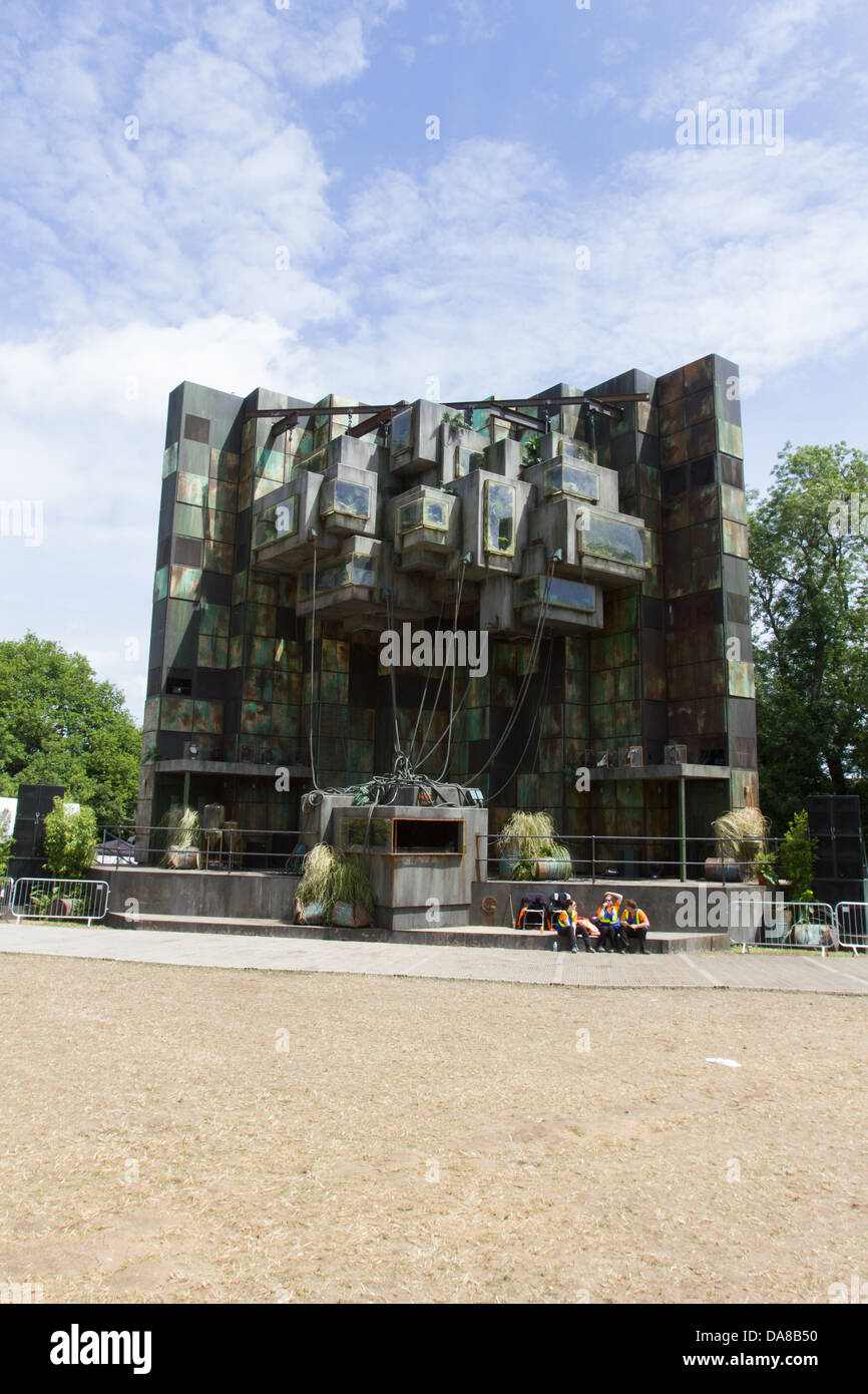 GENOSYS art installation in Block9 arena at the Glastonbury Festival ...