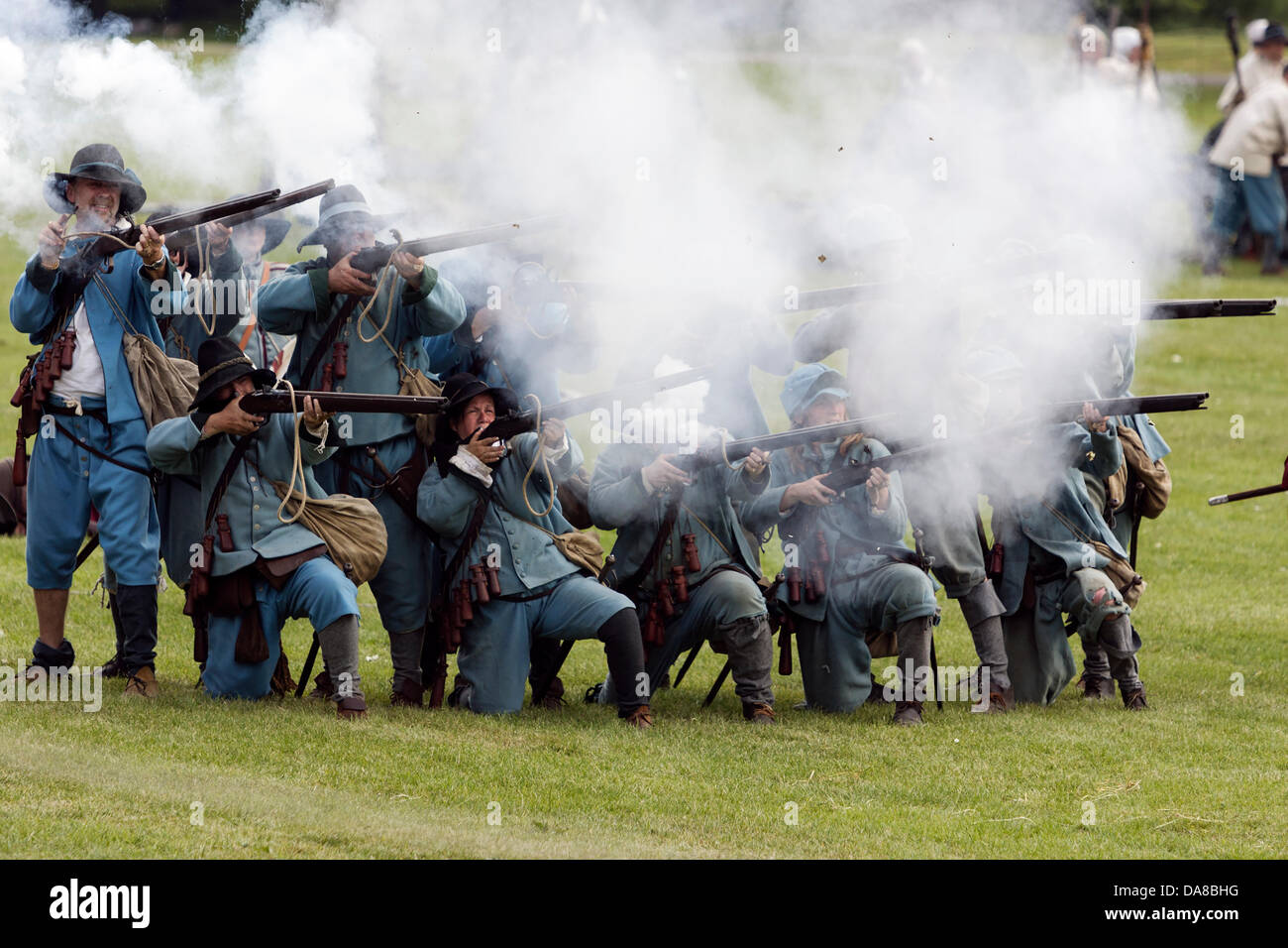Musket muskets fire firing hi-res stock photography and images - Alamy