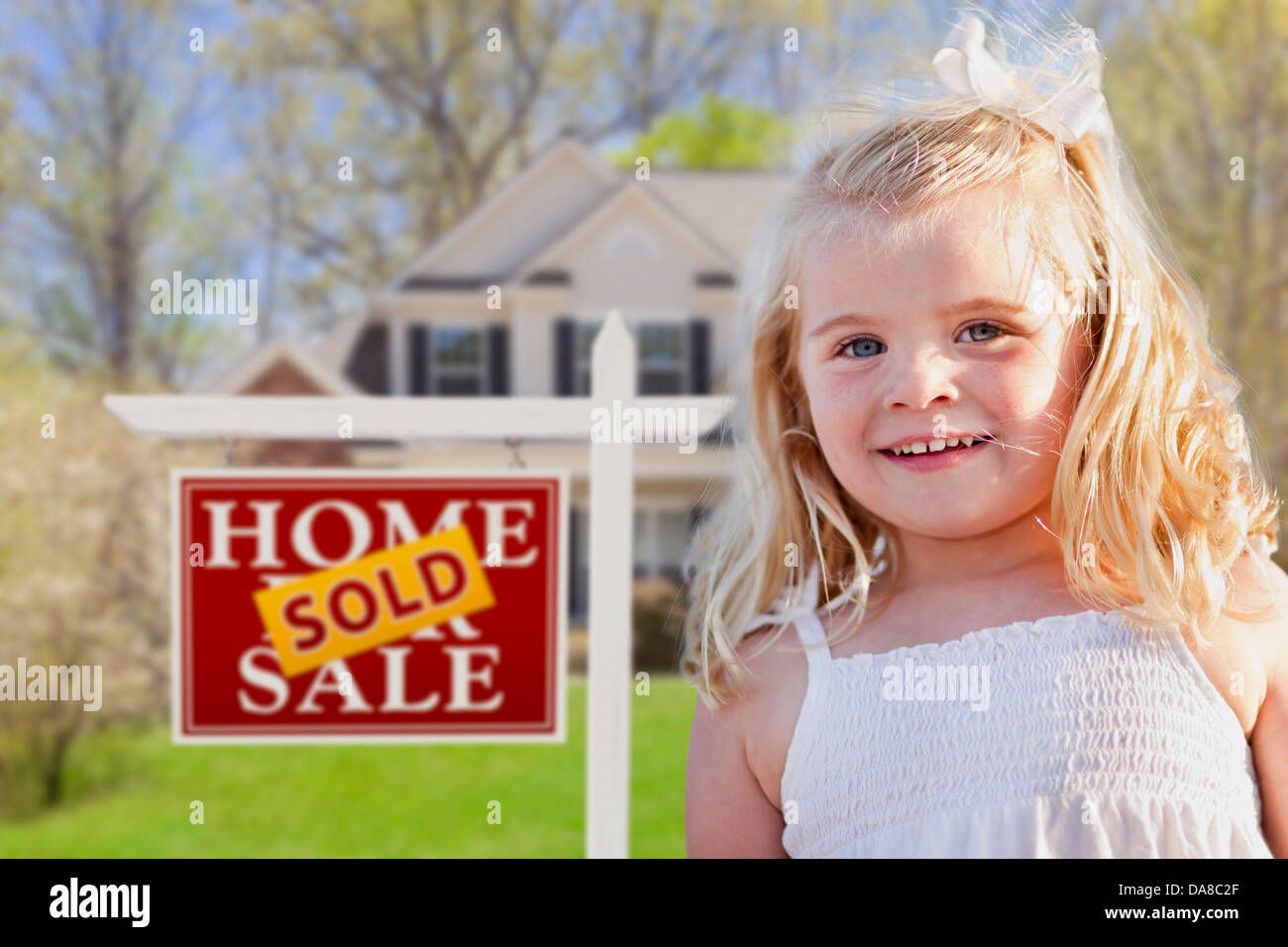 Family smiling outside sold house hi-res stock photography and images ...