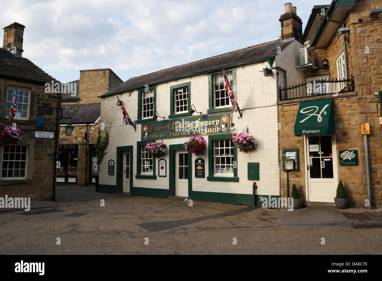 Bakewell Pudding Factory, Pudding Parlour Shop, Derbyshire England ...