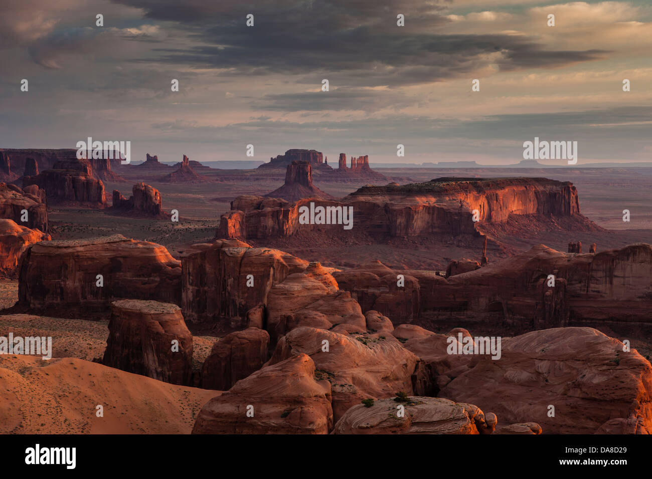 Hunts mesa monument valley hi-res stock photography and images - Alamy