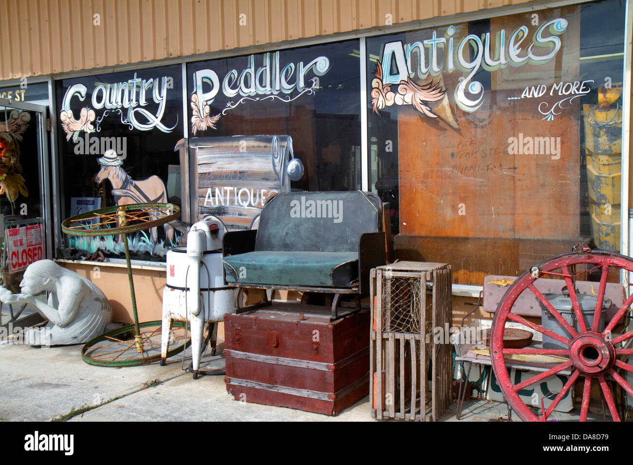 Florida LaBelle,Country Peddler Antique Mall,front,entrance,antiques ...