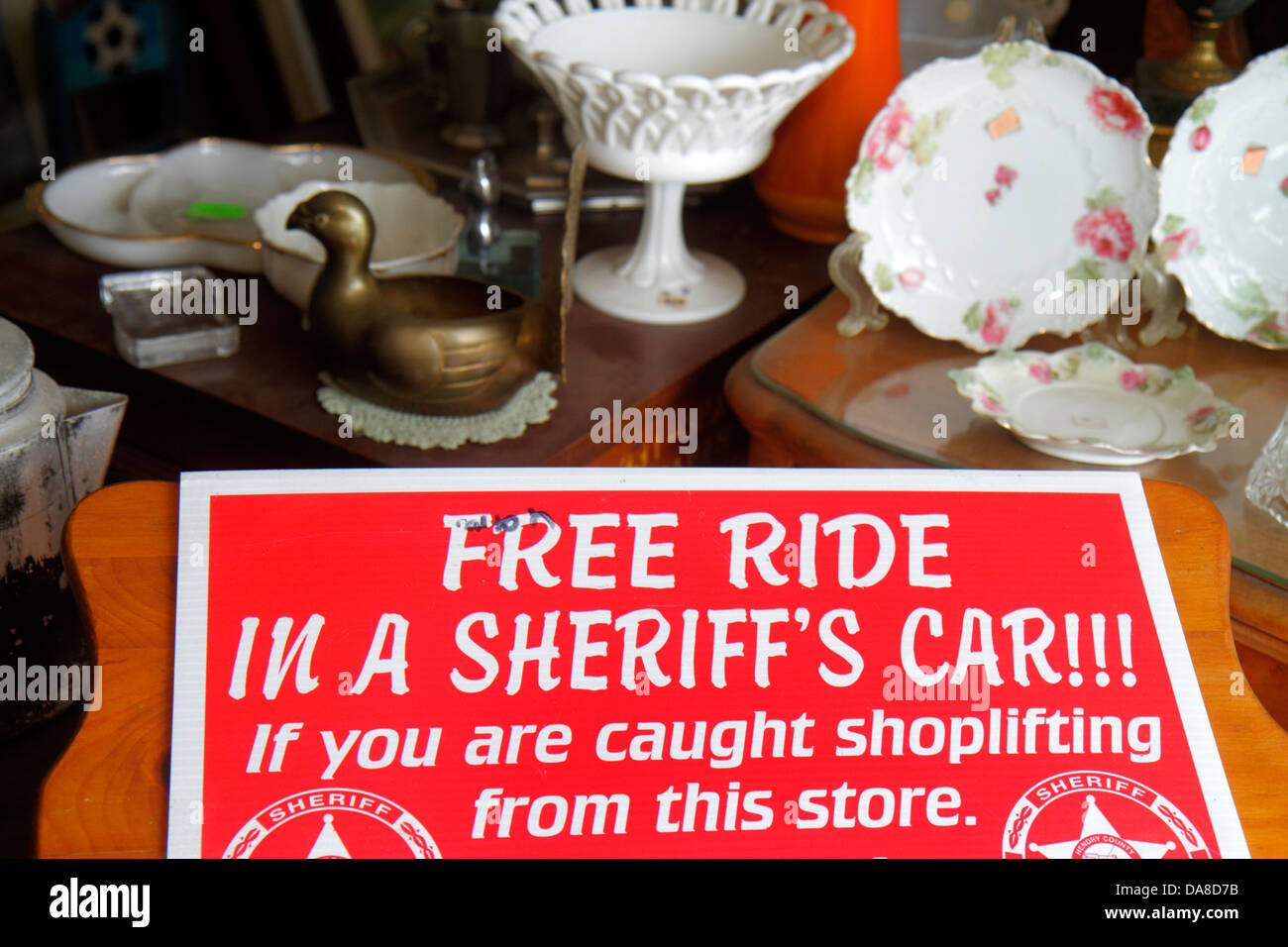 Shoplifting sign hi-res stock photography and images - Alamy