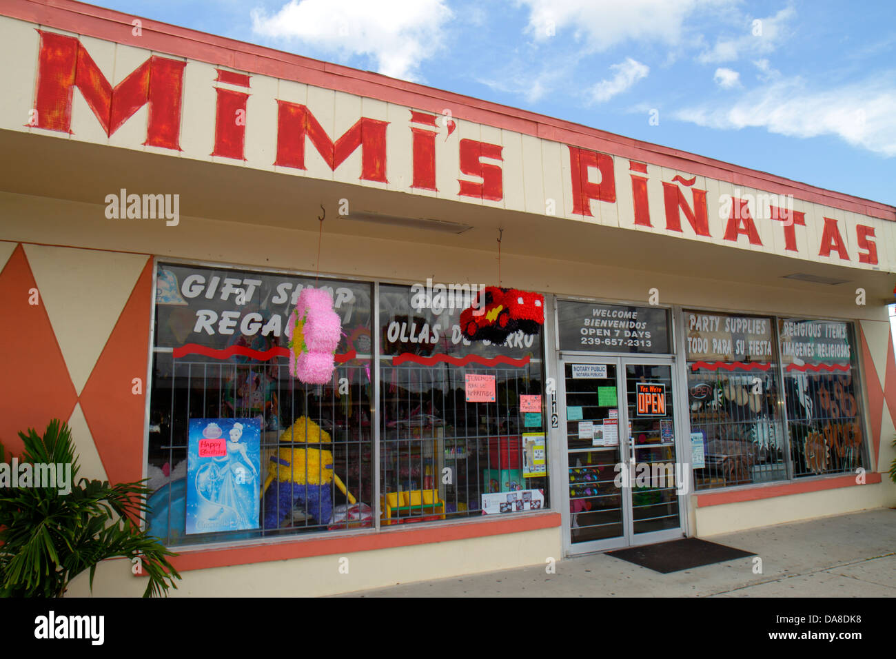 Pinatas hi-res stock photography and images - Alamy