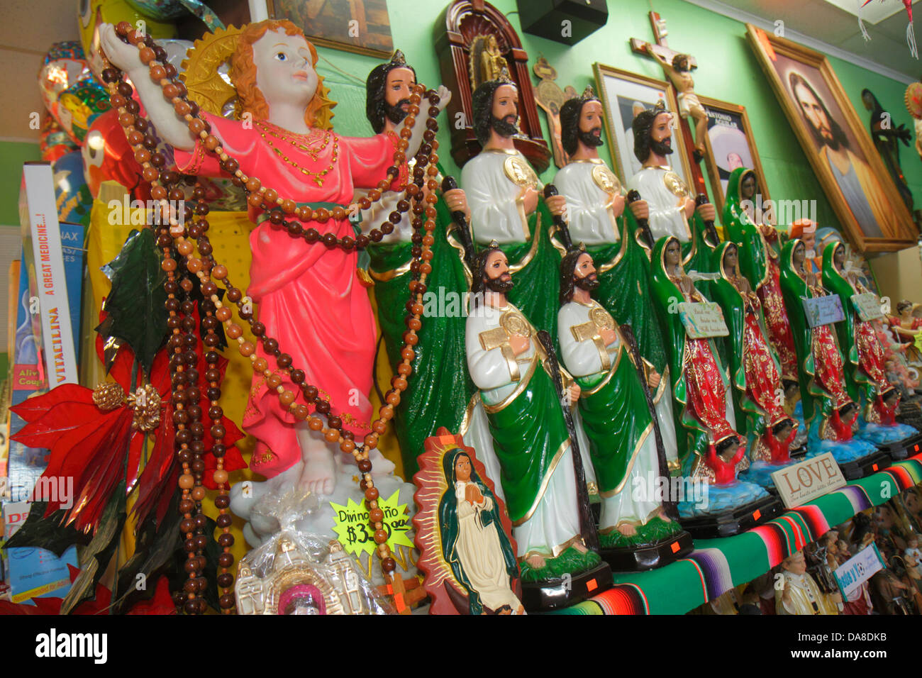 Pinatas hi-res stock photography and images - Alamy