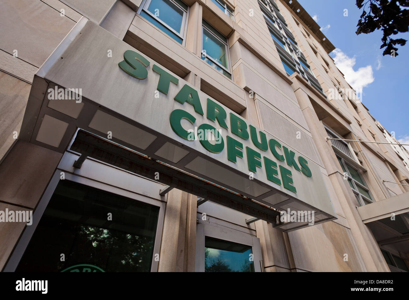 Starbucks entrance hi-res stock photography and images - Alamy