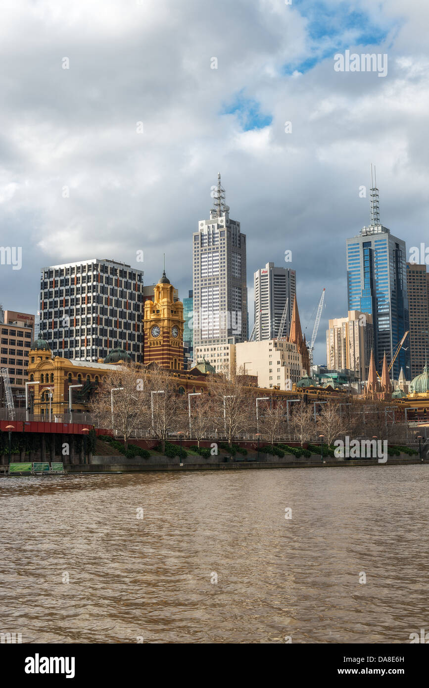 The Yarra River and the skyline of downtown Melbourne, Australia Stock ...