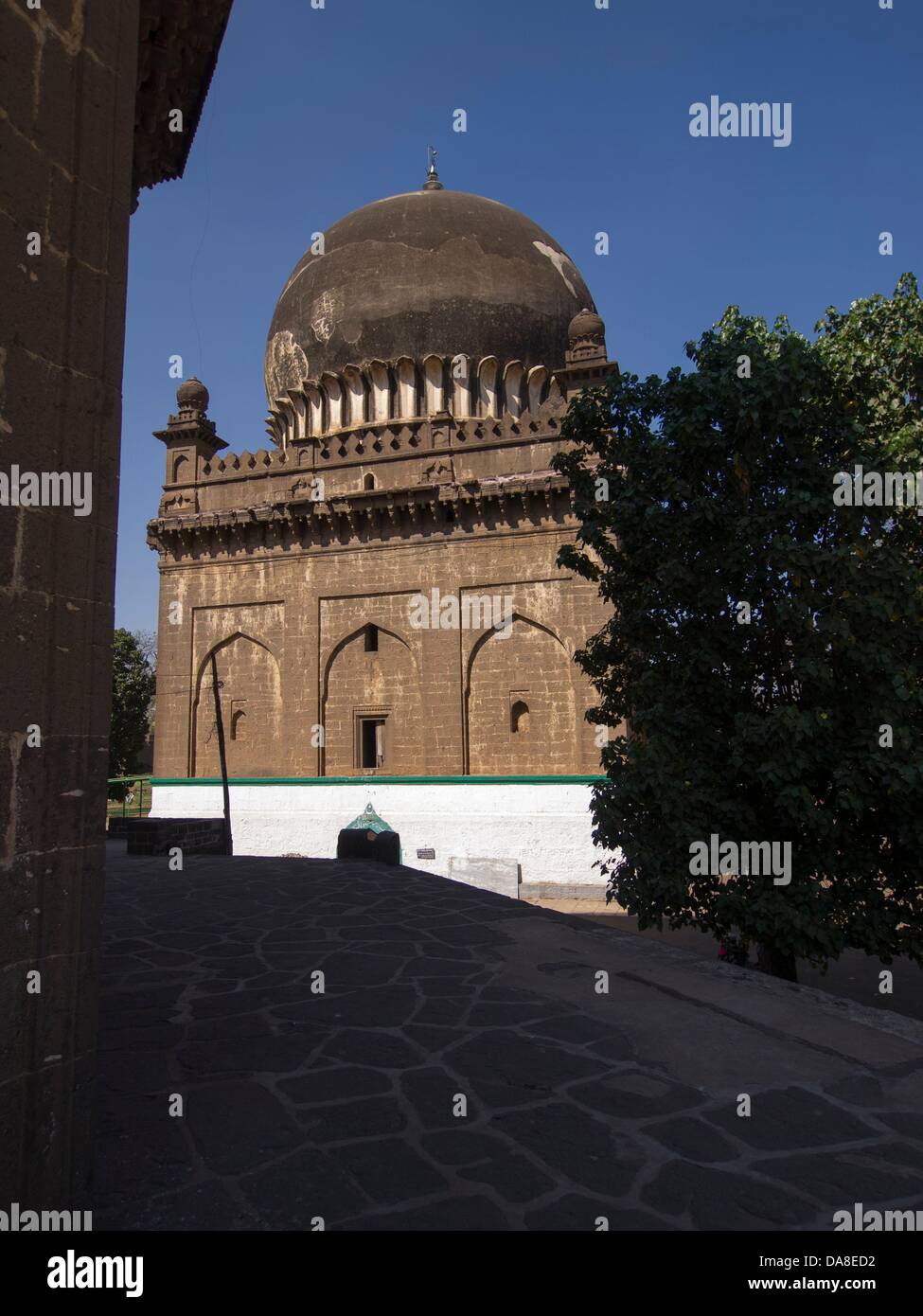 Tomb of adil shah hi-res stock photography and images - Alamy