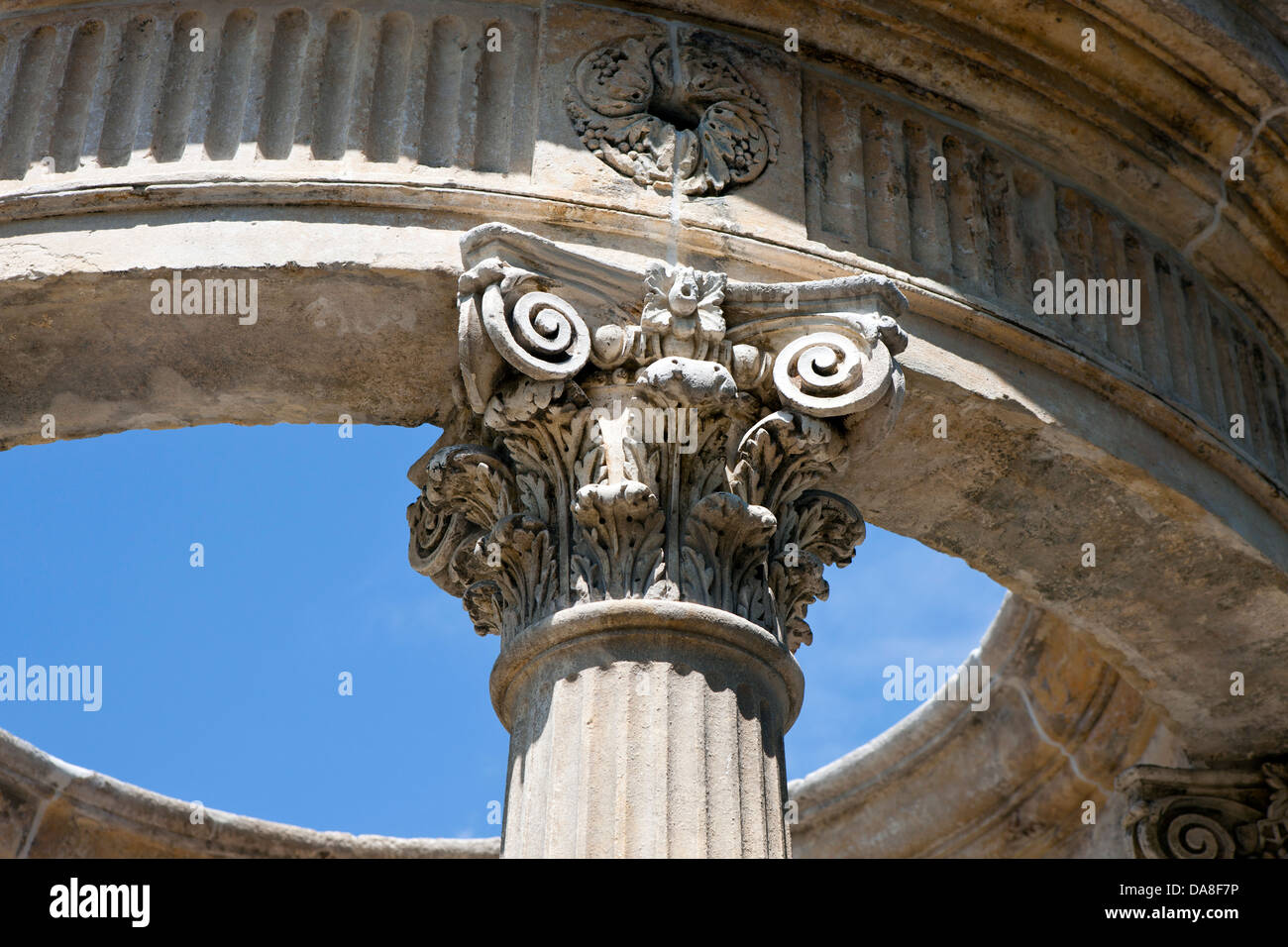Detailed view of Corinthian order column, Rose Garden, The Huntington ...