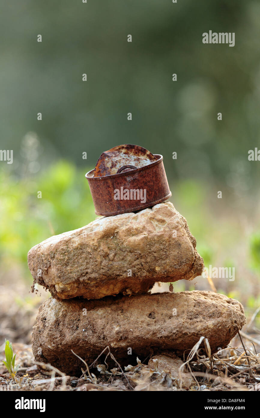 an old tin can over two stones Stock Photo - Alamy