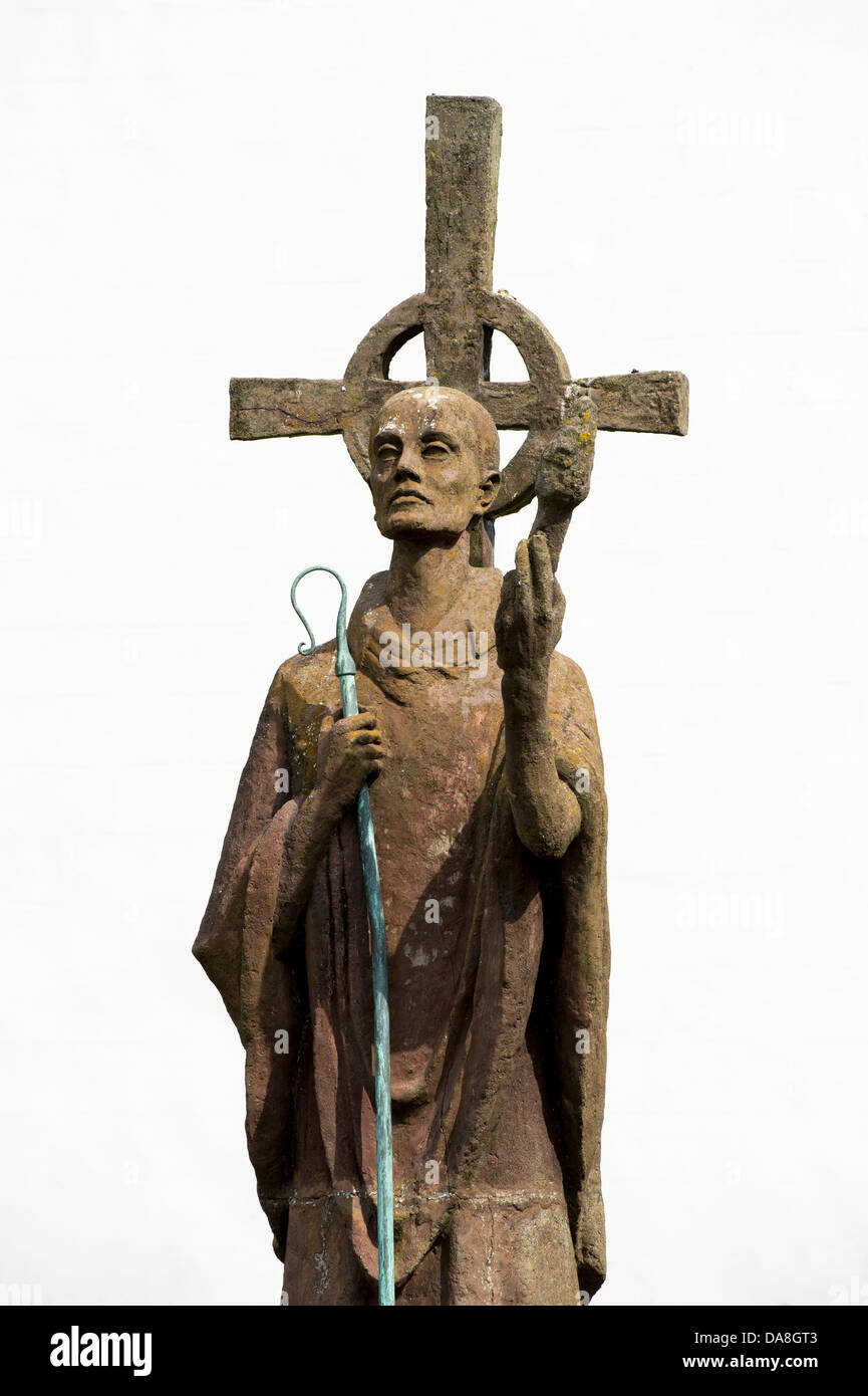 St aidan statue lindisfarne hi-res stock photography and images - Alamy