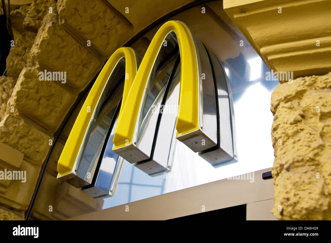 Mcdonalds logo hi-res stock photography and images - Alamy