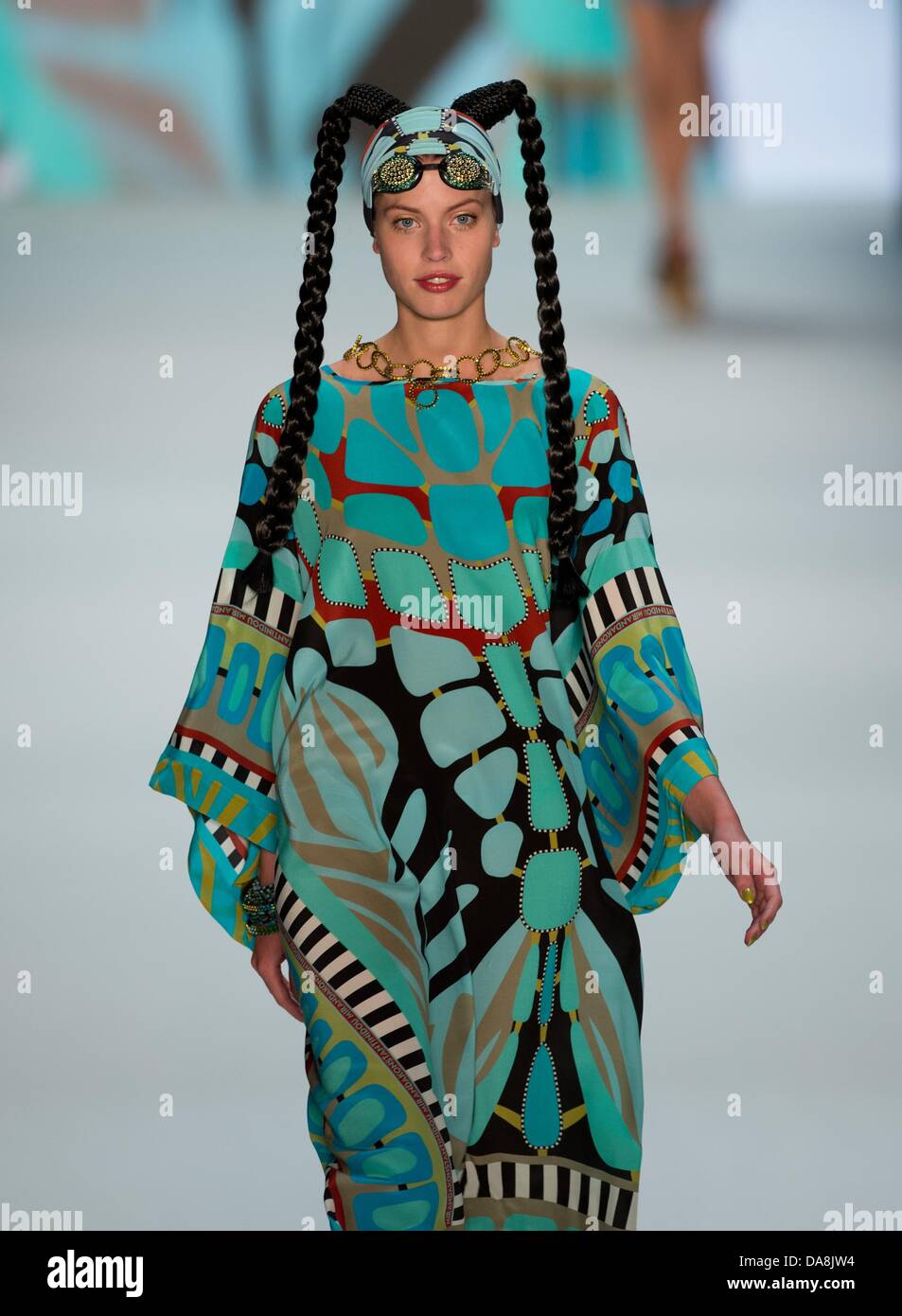 Sarah anessa hitzschke hi-res stock photography and images - Alamy Sarah anessa hitzschke hi-res stock photography and images - Alamy