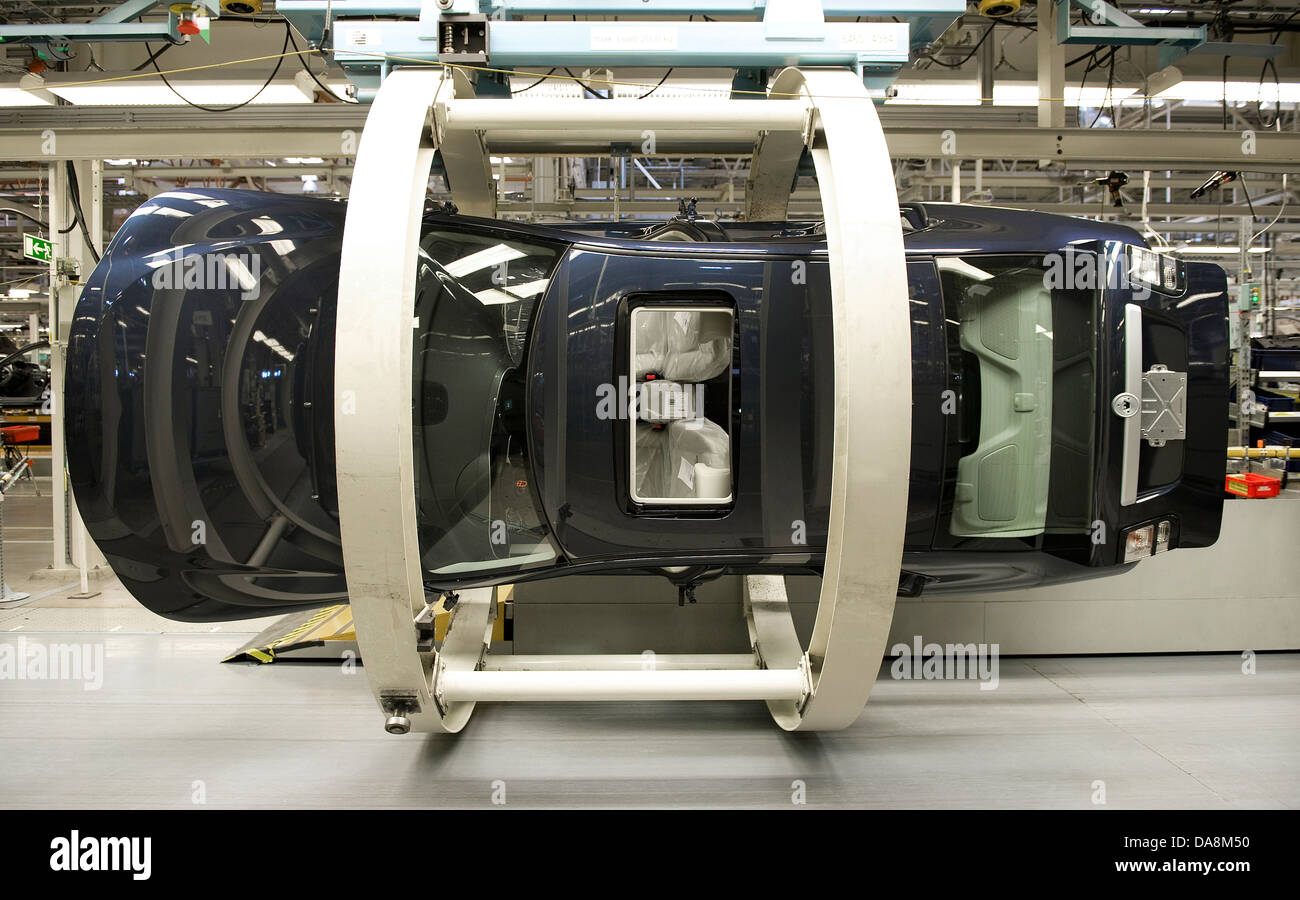 motor vehicle on rotating jig in car factory, sweden Stock Photo - Alamy