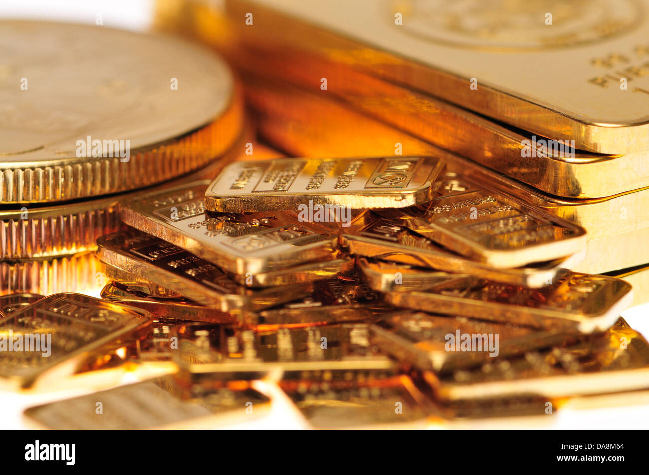 Gold bars and gold coins hi-res stock photography and images - Alamy
