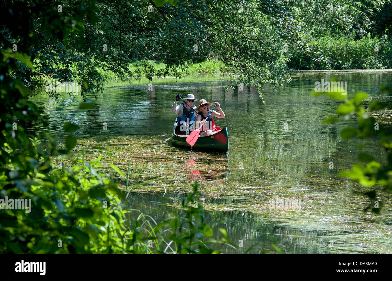 Man woman paddling canoe river hi-res stock photography and images - Alamy