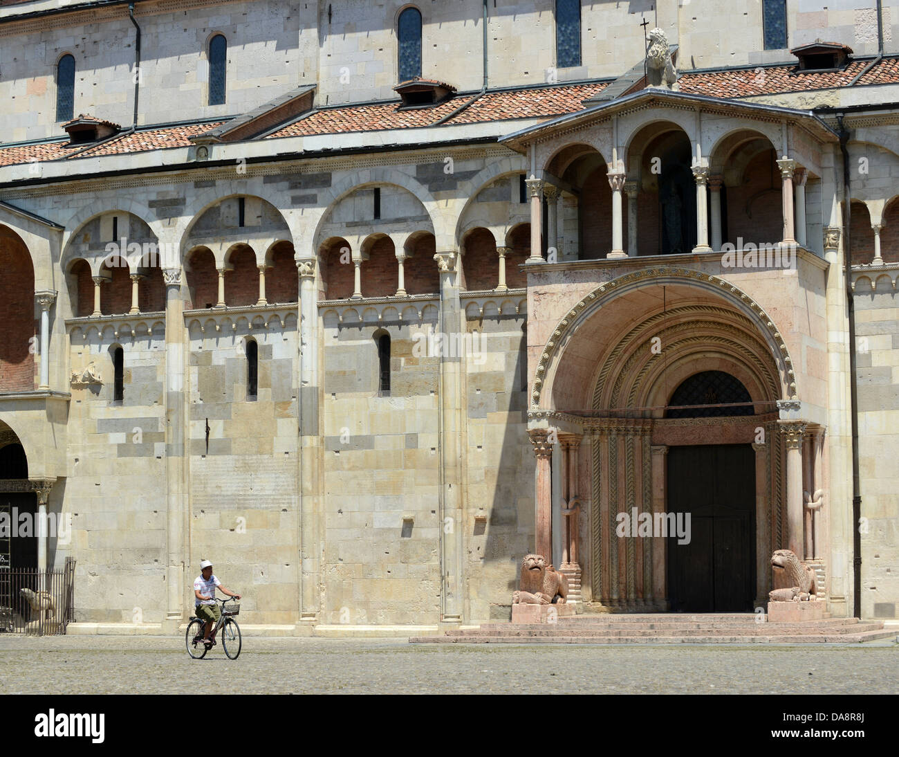 Modena cathedral hi-res stock photography and images - Alamy