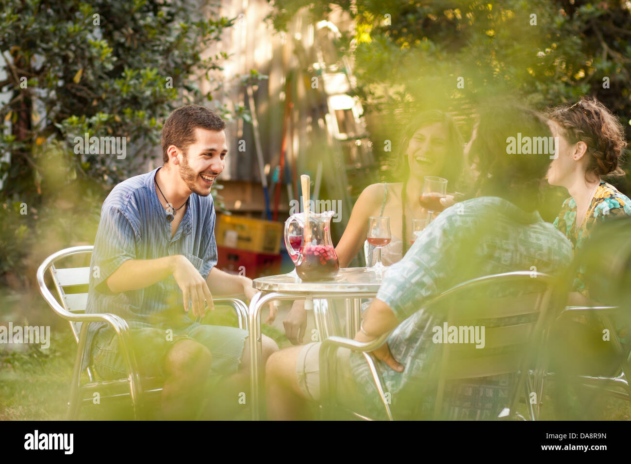 Group of friends drinking alcohol hi-res stock photography and images ...