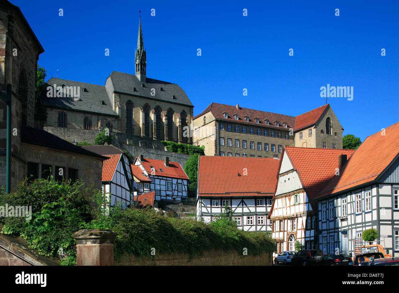 Altstadt mit Kirche Maria-in-vinea und Gymnasium Marianum in Warburg ...