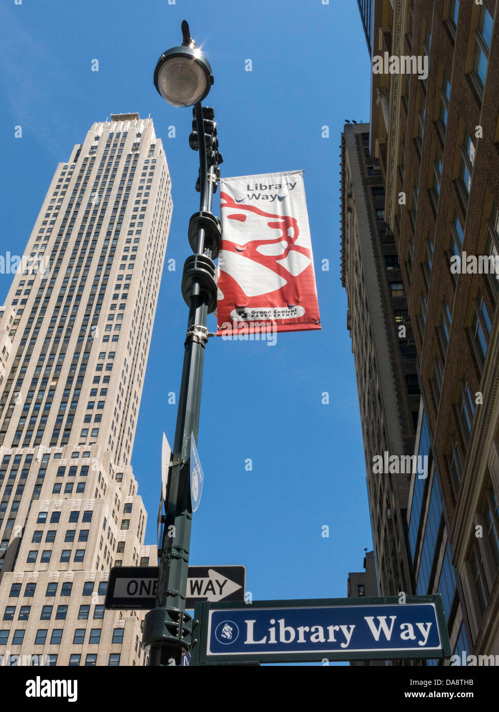 Banner lion logo sign lamppost hi-res stock photography and images - Alamy