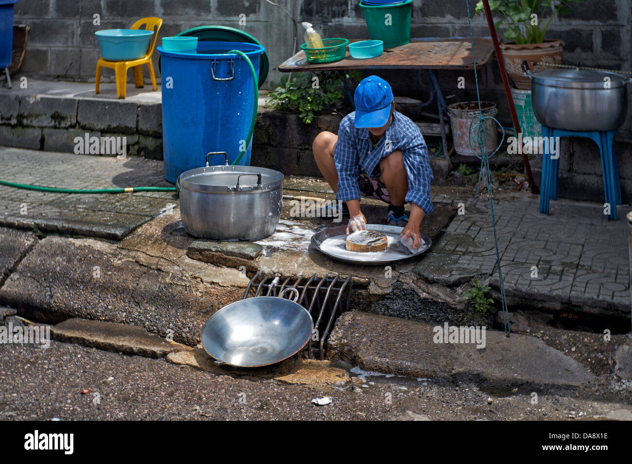 Person washing up pots hi-res stock photography and images - Alamy