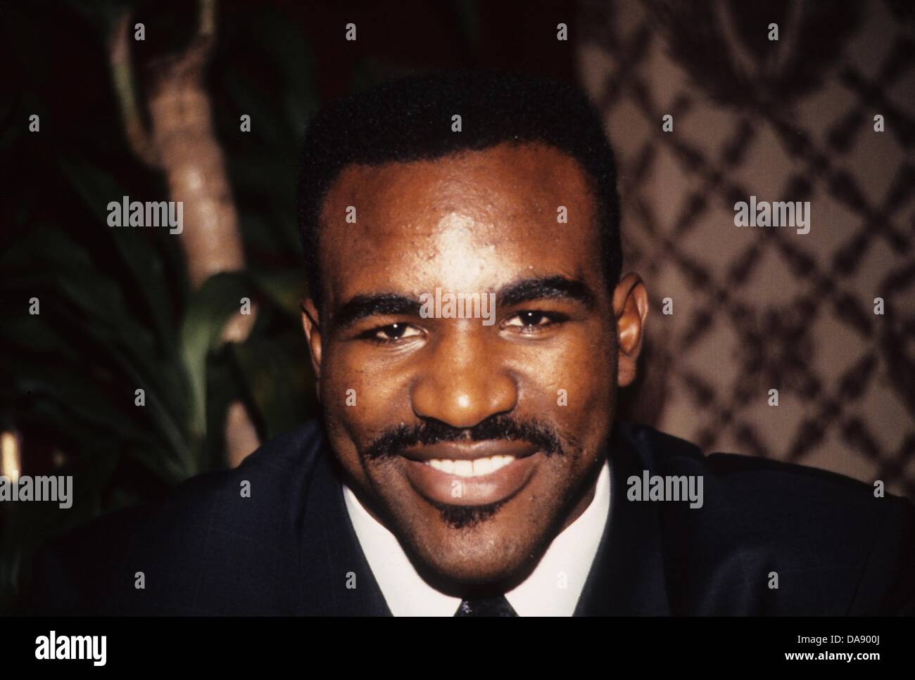 EVANDER HOLYFIELD 1989.f9162.(Credit Image: © Mitchell Levy/Globe ...