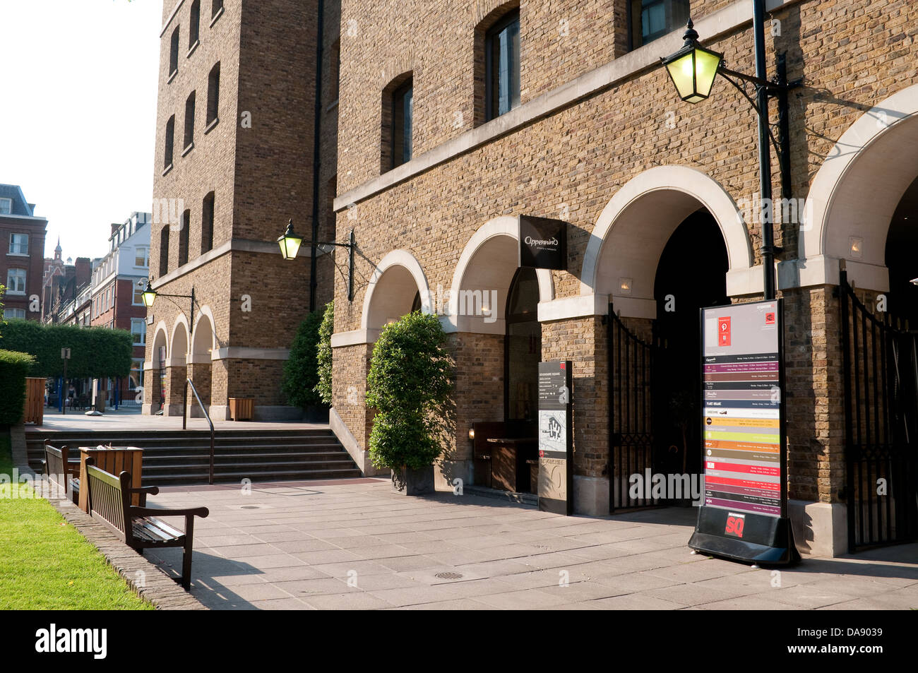 Devonshire square london hi-res stock photography and images - Alamy