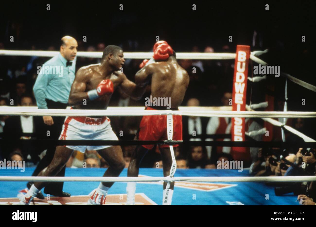 Evander holyfield riddick bowe hi-res stock photography and images - Alamy