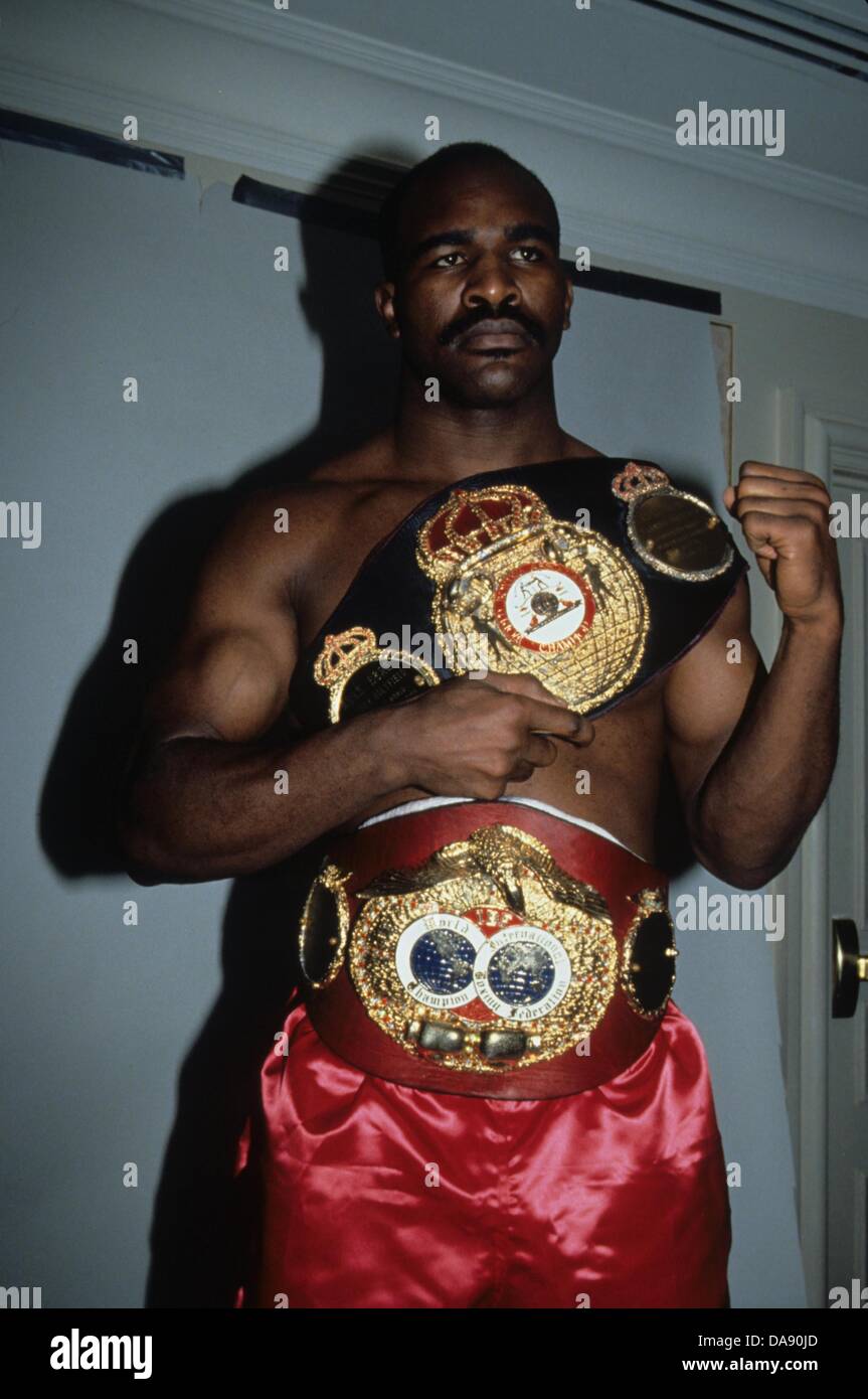 Evander holyfield 1994 hi-res stock photography and images - Alamy