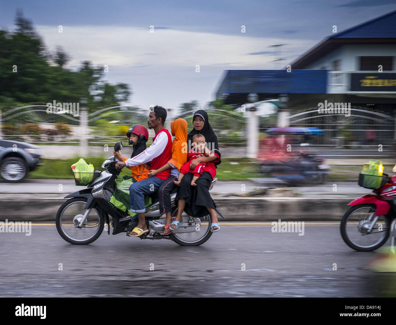 Pattani, Pattani, Thailand. 8th July, 2013. A Thai Muslim family rides ...