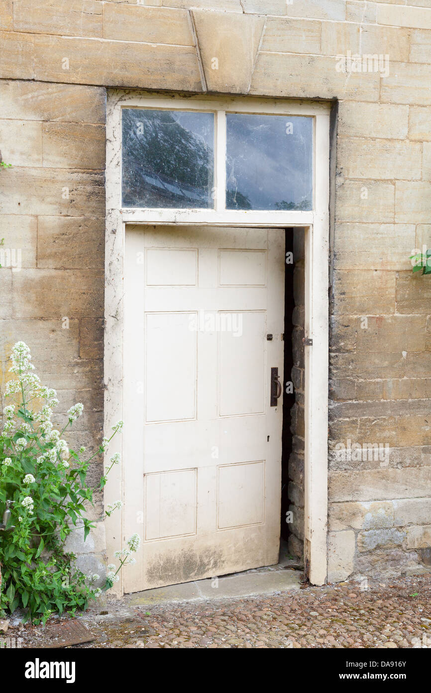 Buff coloured hi-res stock photography and images - Alamy