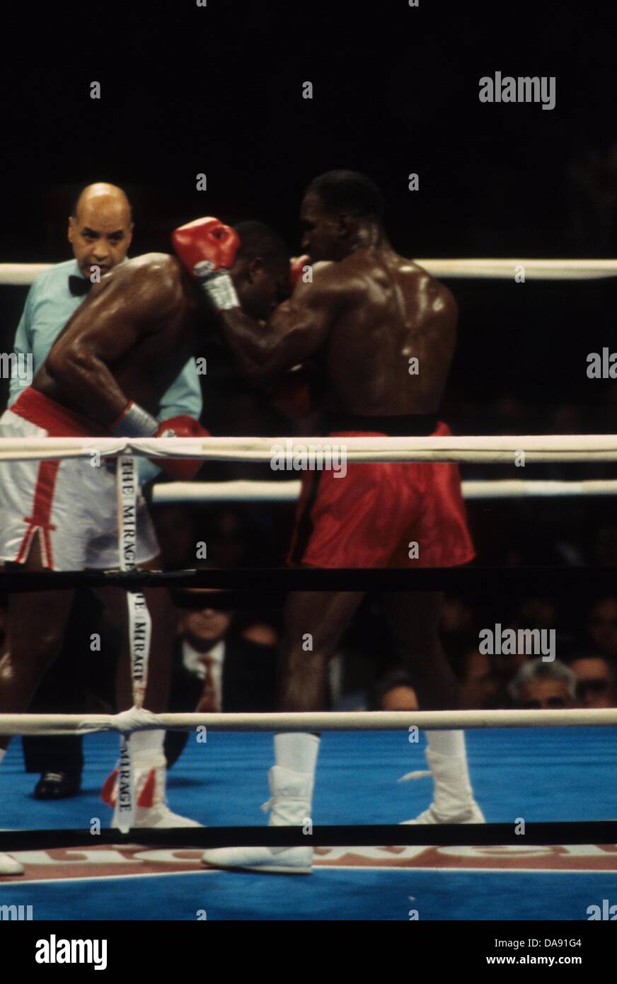 Evander holyfield riddick bowe hi-res stock photography and images - Alamy