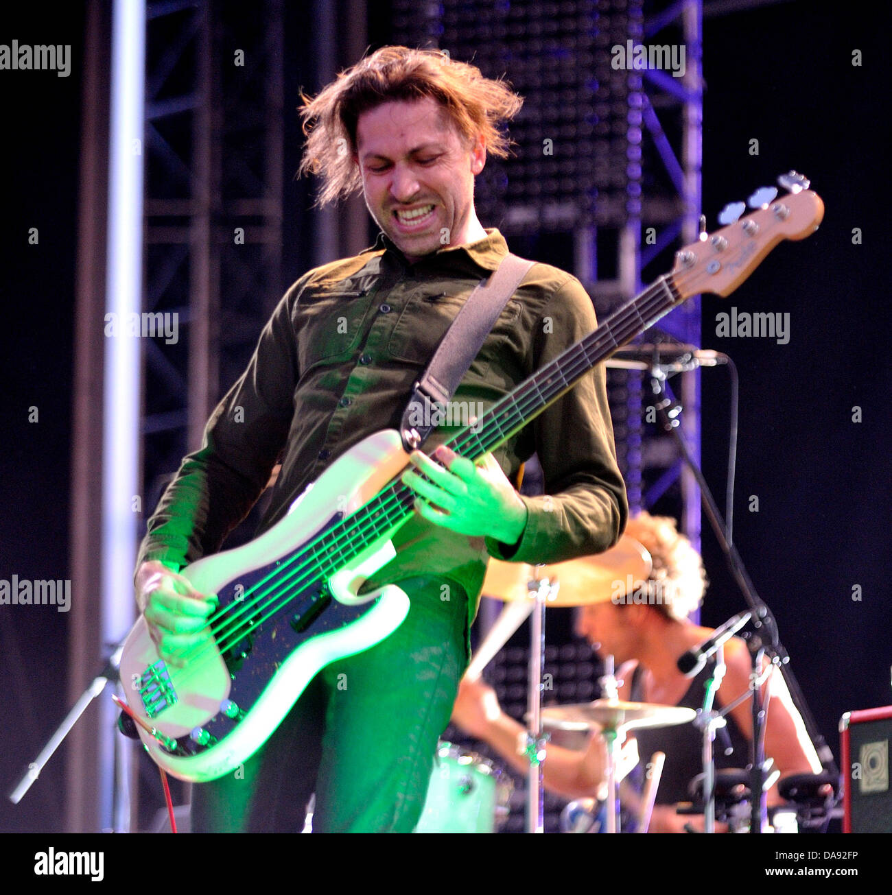 Queens of the stone age michael shuman hi-res stock photography and ...