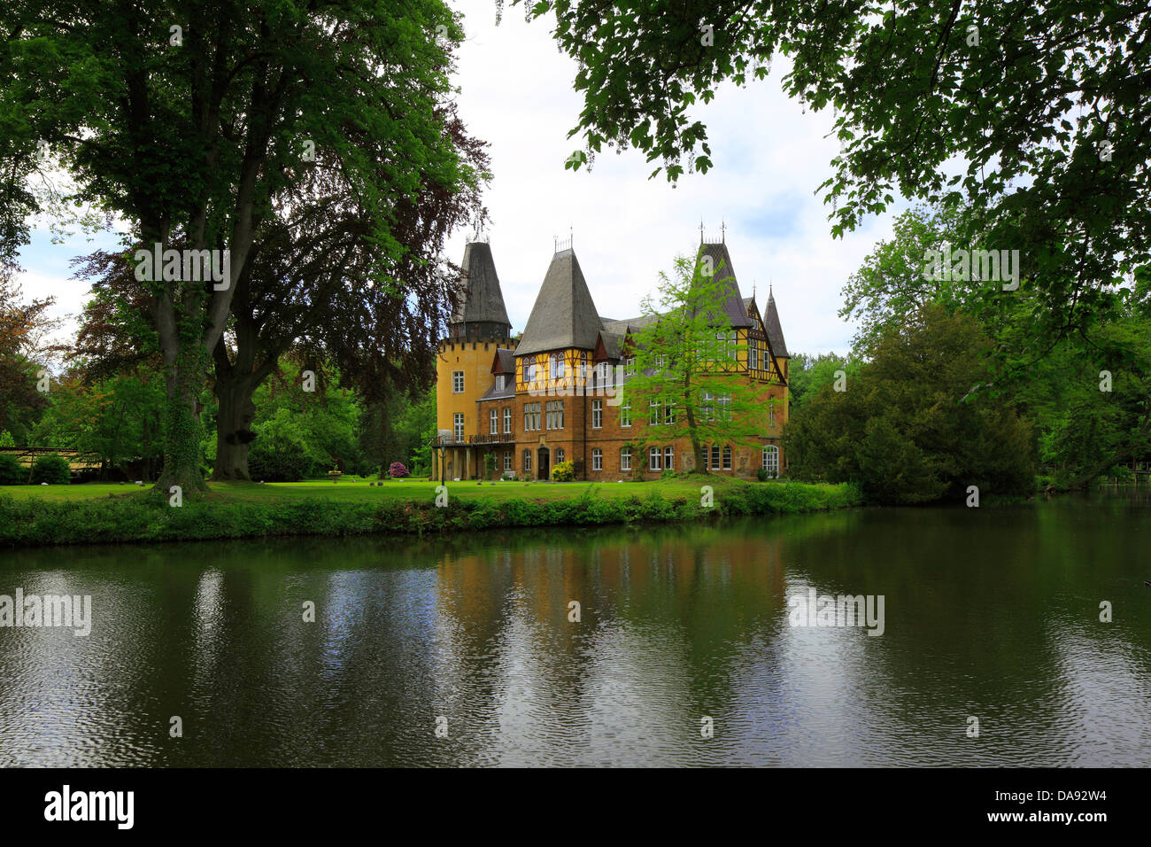 Wasserschloss Hollwinkel in Preussisch Oldendorf, Wiehengebirge ...