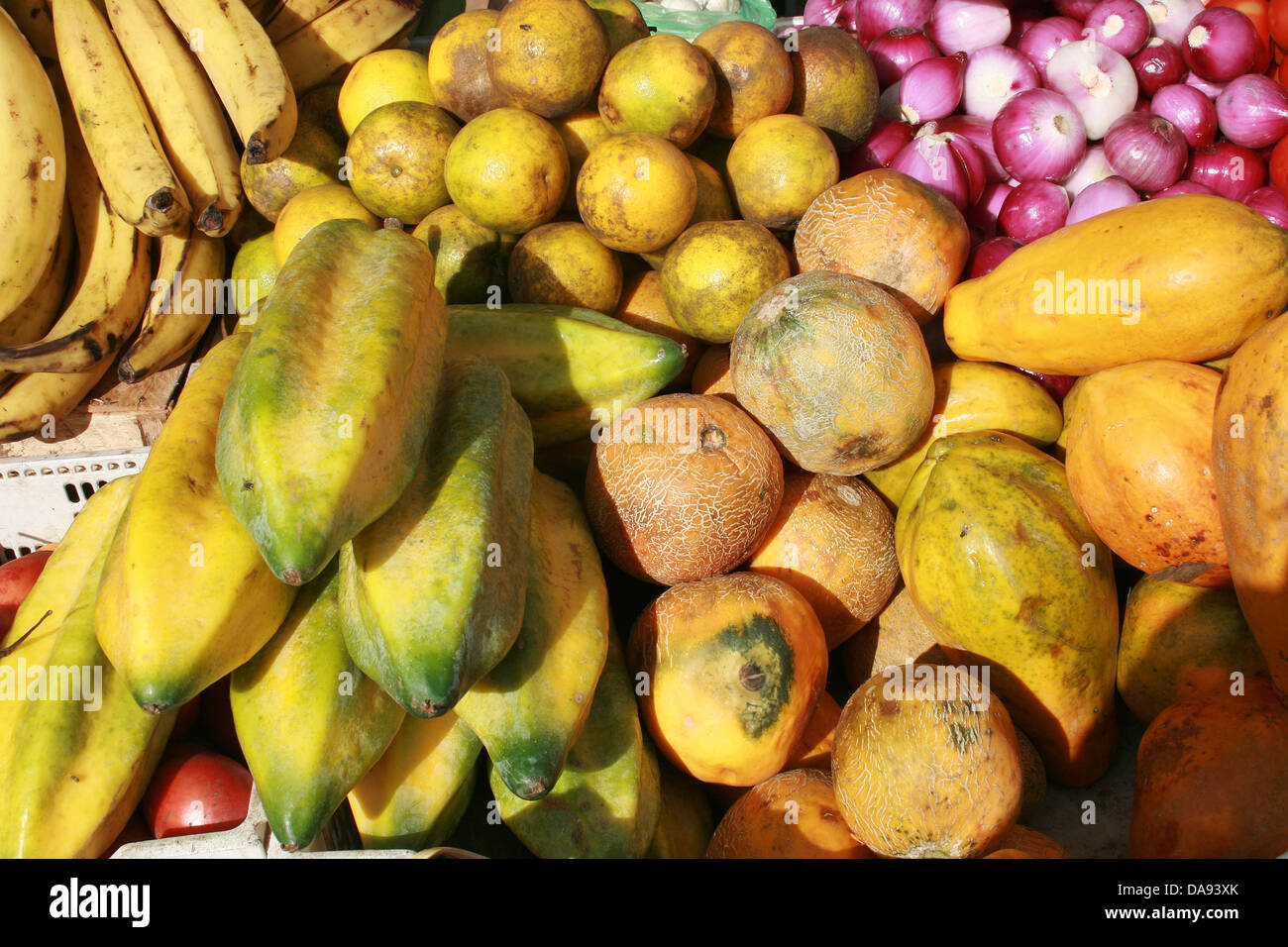 Ecuador market fruit vegetable hi-res stock photography and images - Alamy
