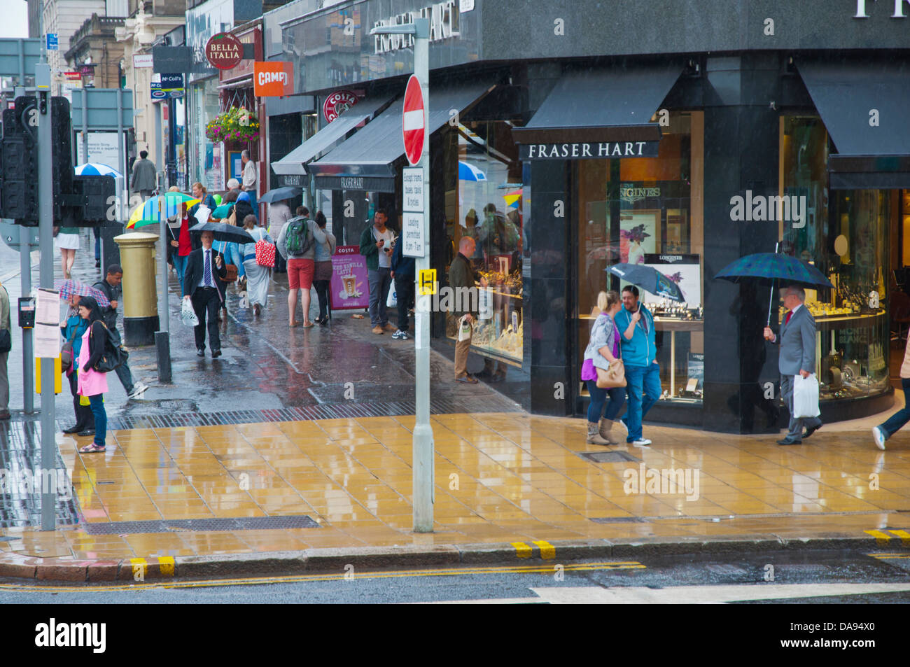 Edinburgh rain umbrella hi-res stock photography and images - Alamy
