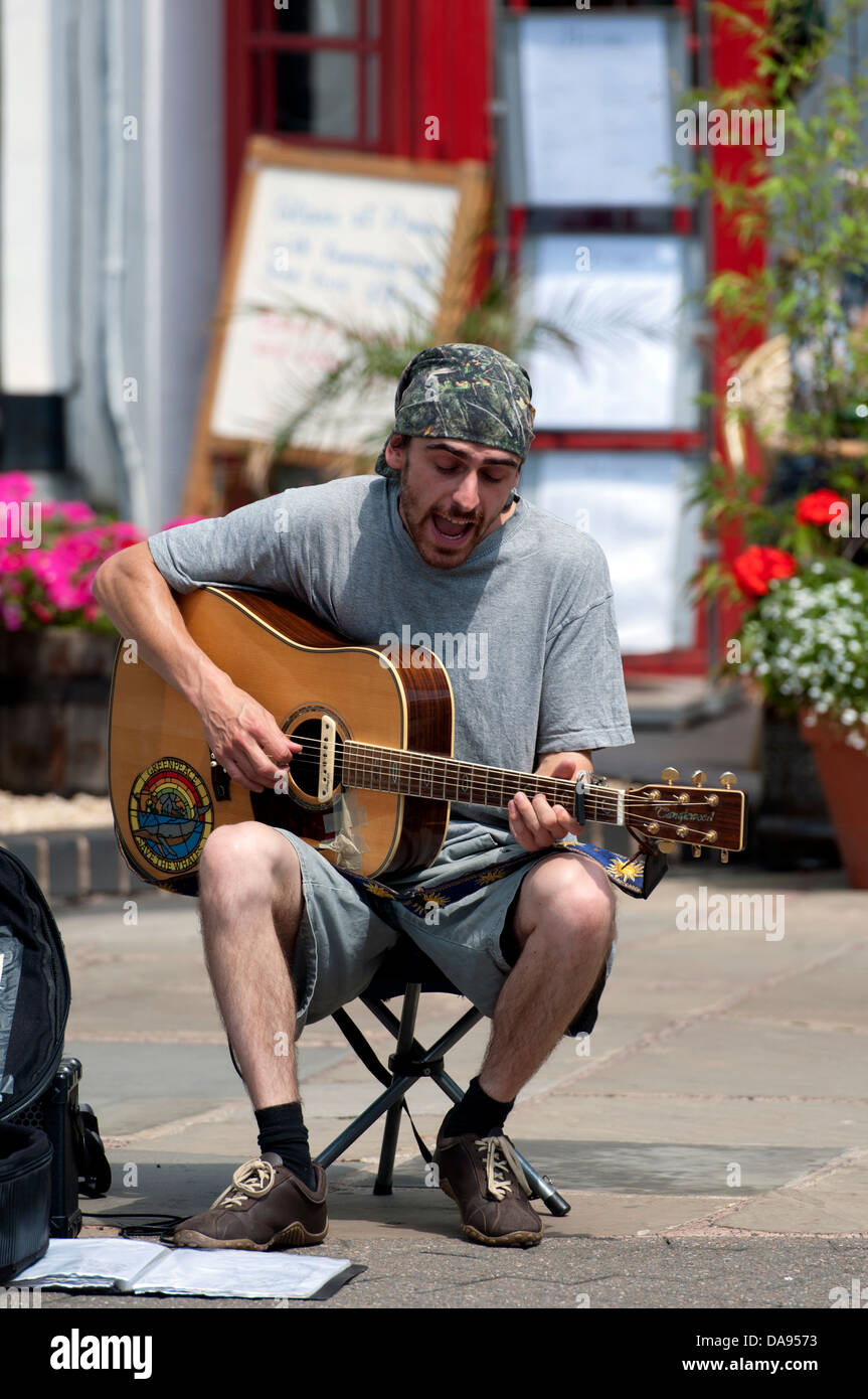 Uk busker busking hi-res stock photography and images - Alamy