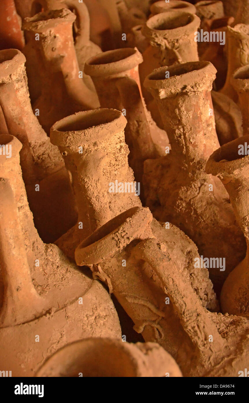 Clay vessels hi-res stock photography and images - Alamy