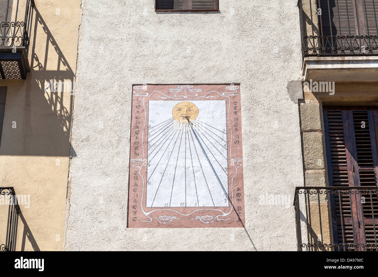 Sundial building hi-res stock photography and images - Alamy