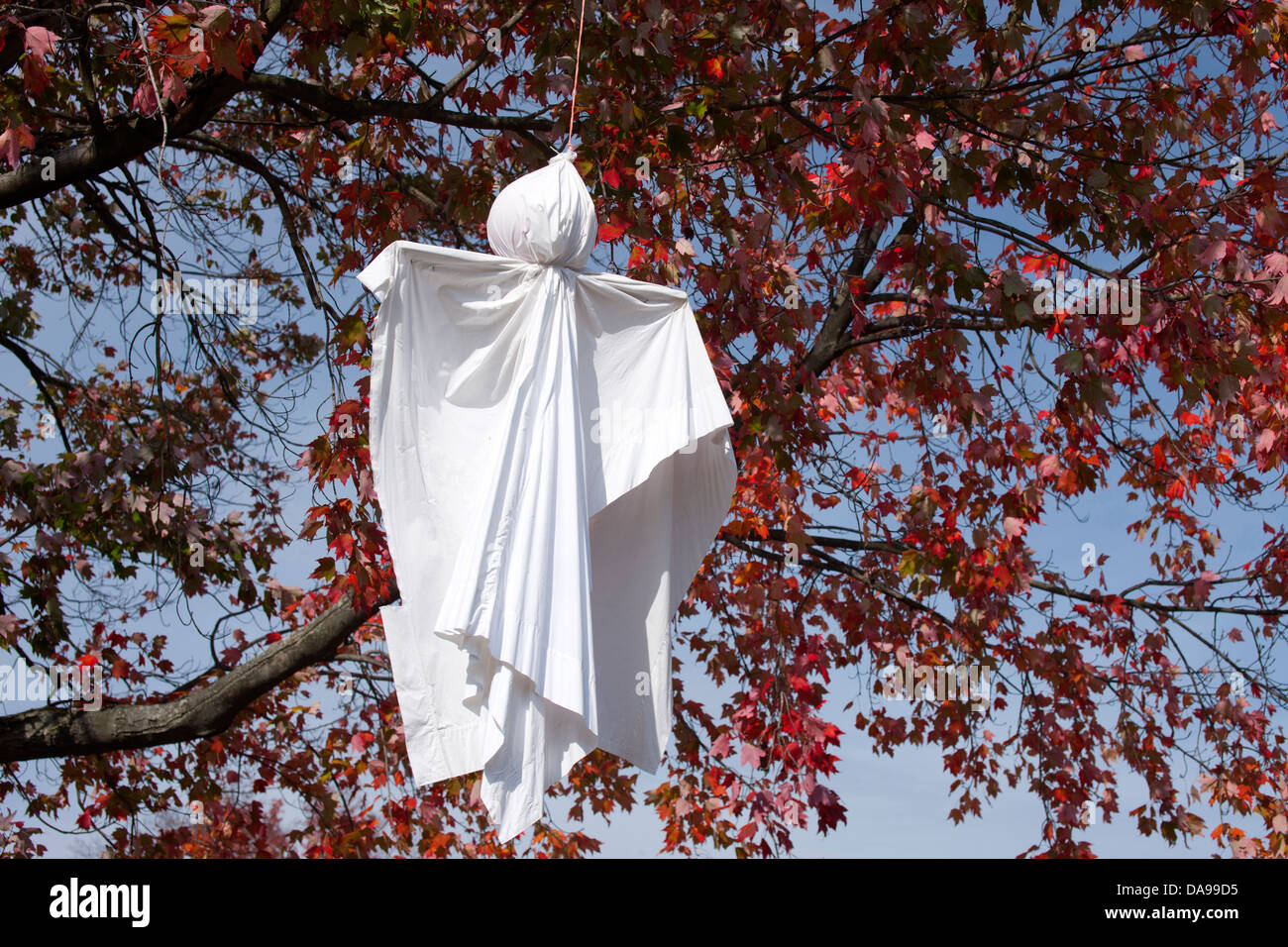 Hanging ghost hi-res stock photography and images - Alamy