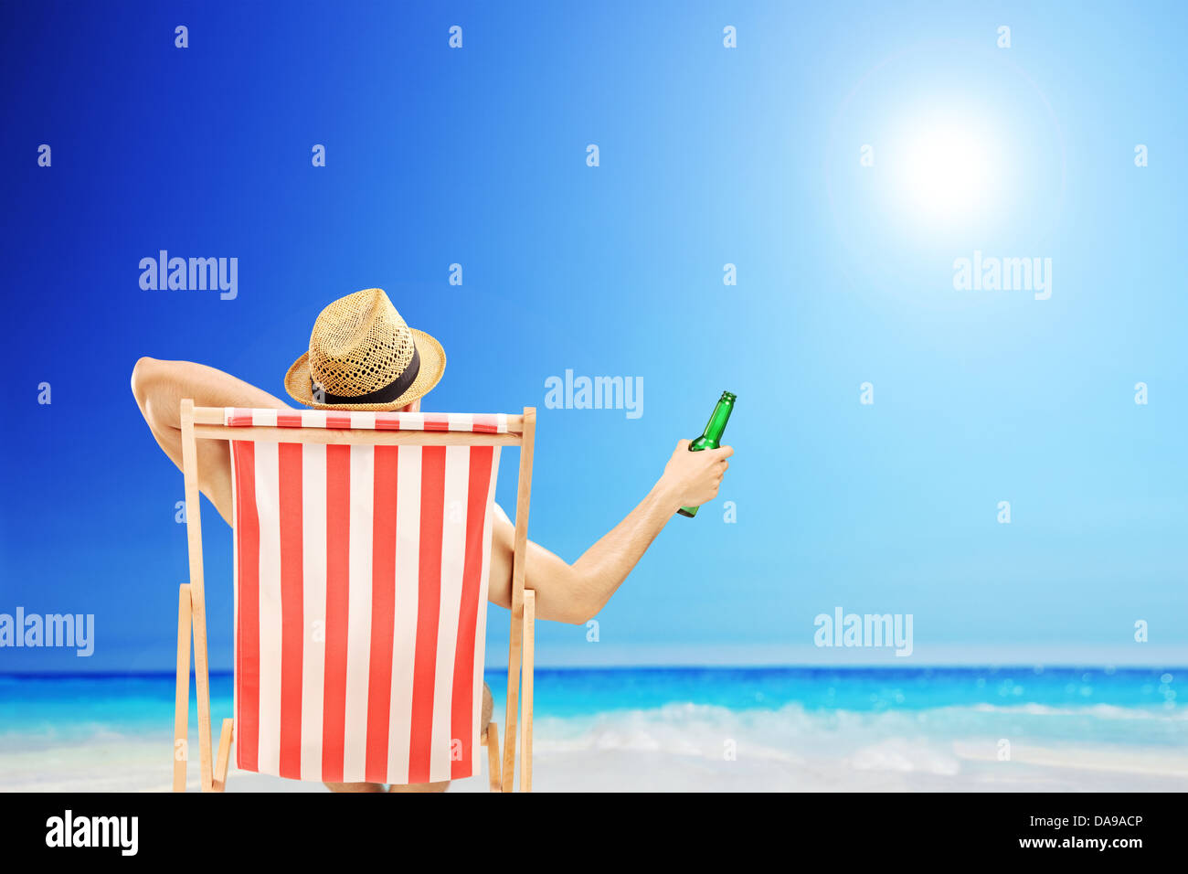 Guy with beer beach hi-res stock photography and images - Alamy