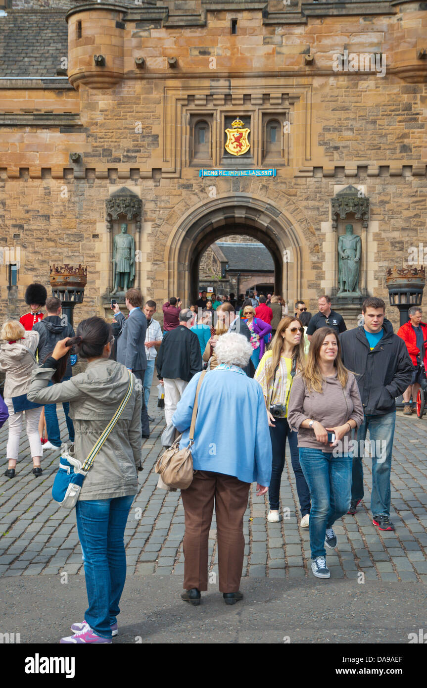 Outside edinburgh castle hi-res stock photography and images - Alamy
