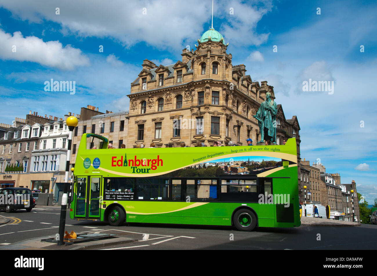 Edinburgh double decker bus hi-res stock photography and images - Alamy