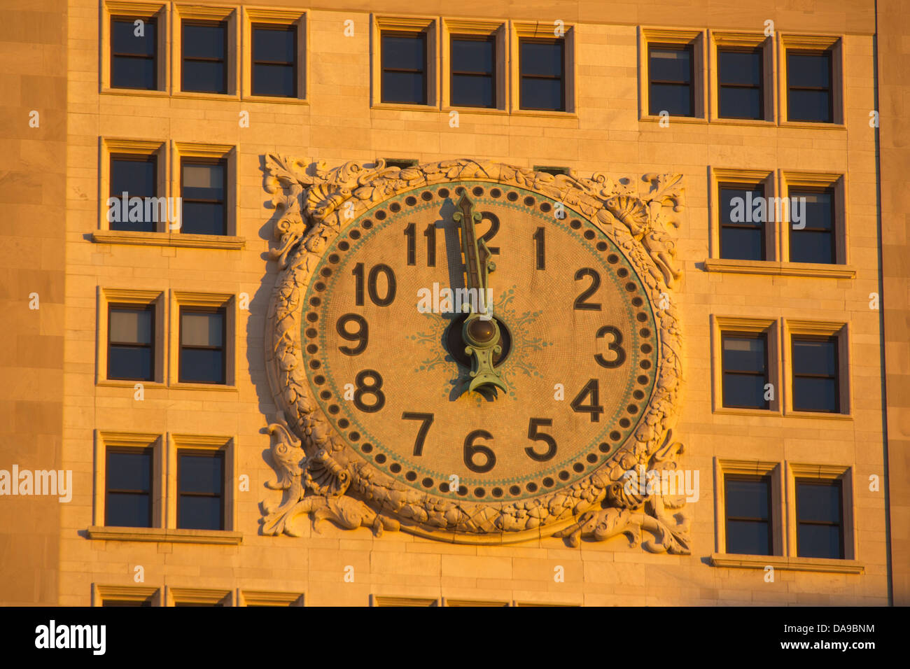 PUBLIC CLOCK FACE METROPOLITAN LIFE BUILDING MANHATTAN NEW YORK CITY ...