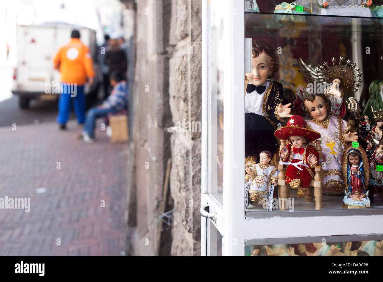 Dolls shop hi-res stock photography and images - Alamy