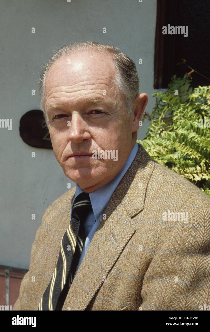 E. HOWARD HUNT.(Credit Image: © Bob Sherman/Globe Photos/ZUMAPRESS.com ...