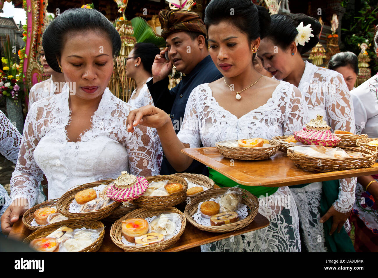 Waitresses at a wedding in Ubud, Bali Stock Photo - Alamy